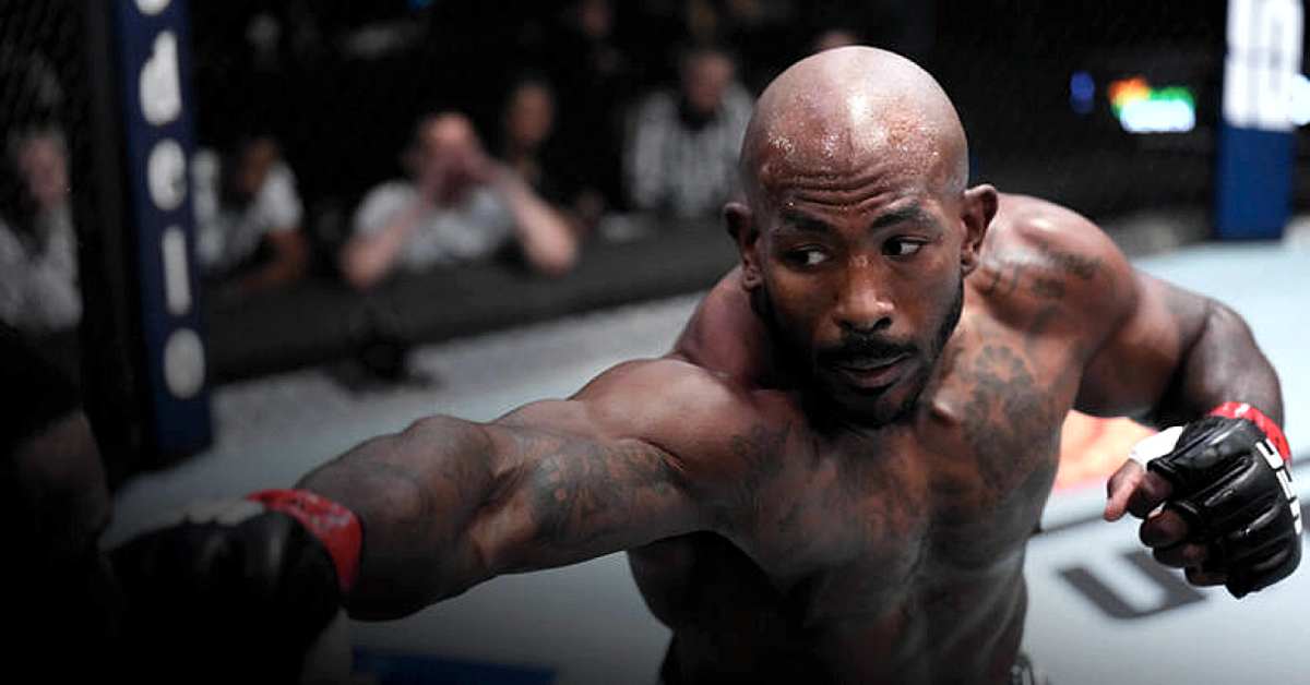 Khalil Rountree Jr. finishes Anthony Smith in the third - MMAWeekly.com ...