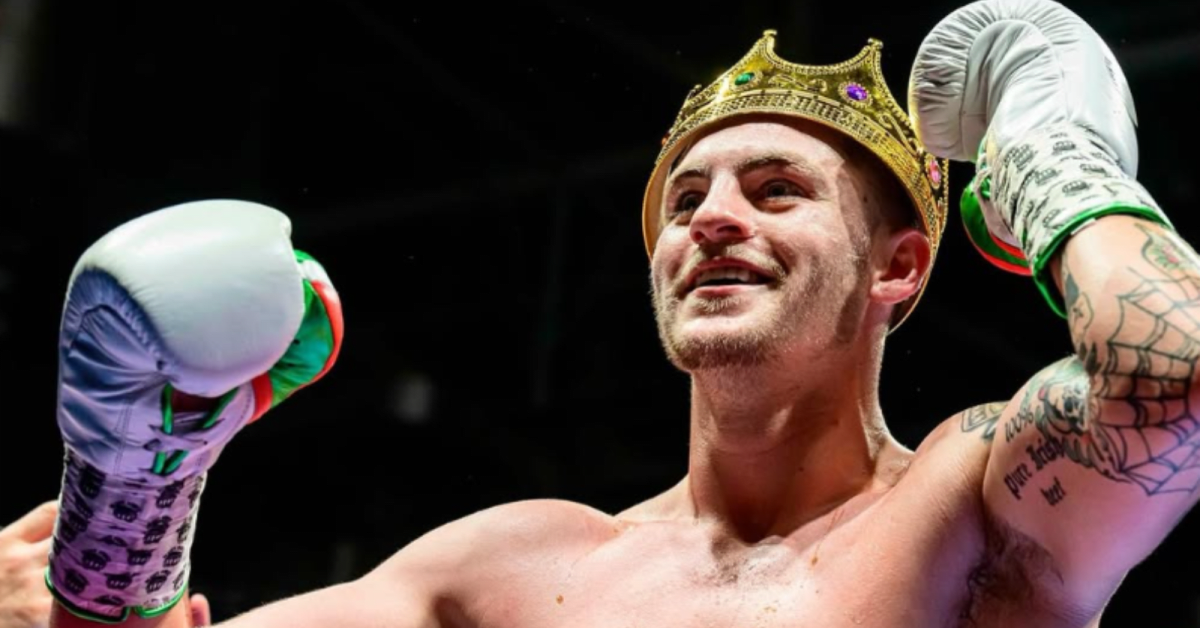 'King' Callum Walsh scores stunning first round knockout win ...