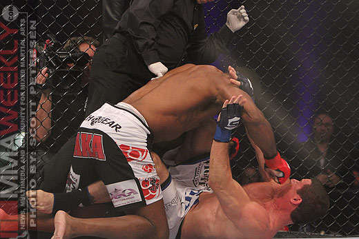 Strikeforce Results: Herschel Walker Gets Second Win, TKOs Scott Carson ...