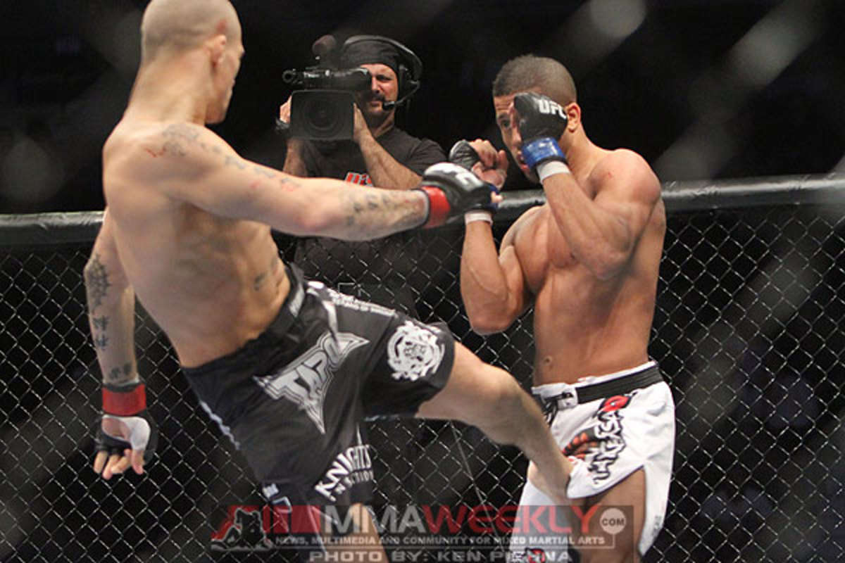 UFC 131 dos Santos vs. Carwin Play-by-Play: Dustin Poirier vs. Jason ...
