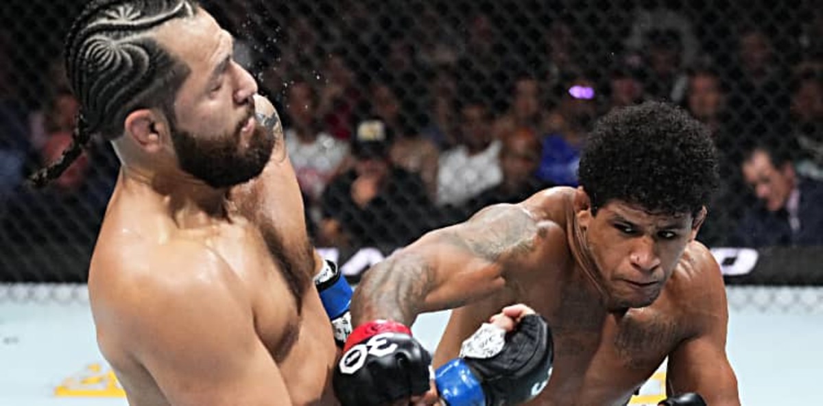 Watch Gilbert Burns retire Jorge Masvidal 👊 UFC Fight Video - MMAWeekly ...