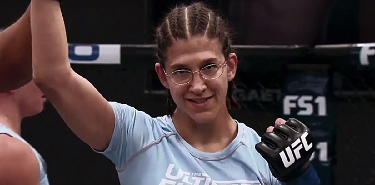 Roxanne Modafferi's First-Round Finish of Emily Whitmire (TUF 26 Fight ...