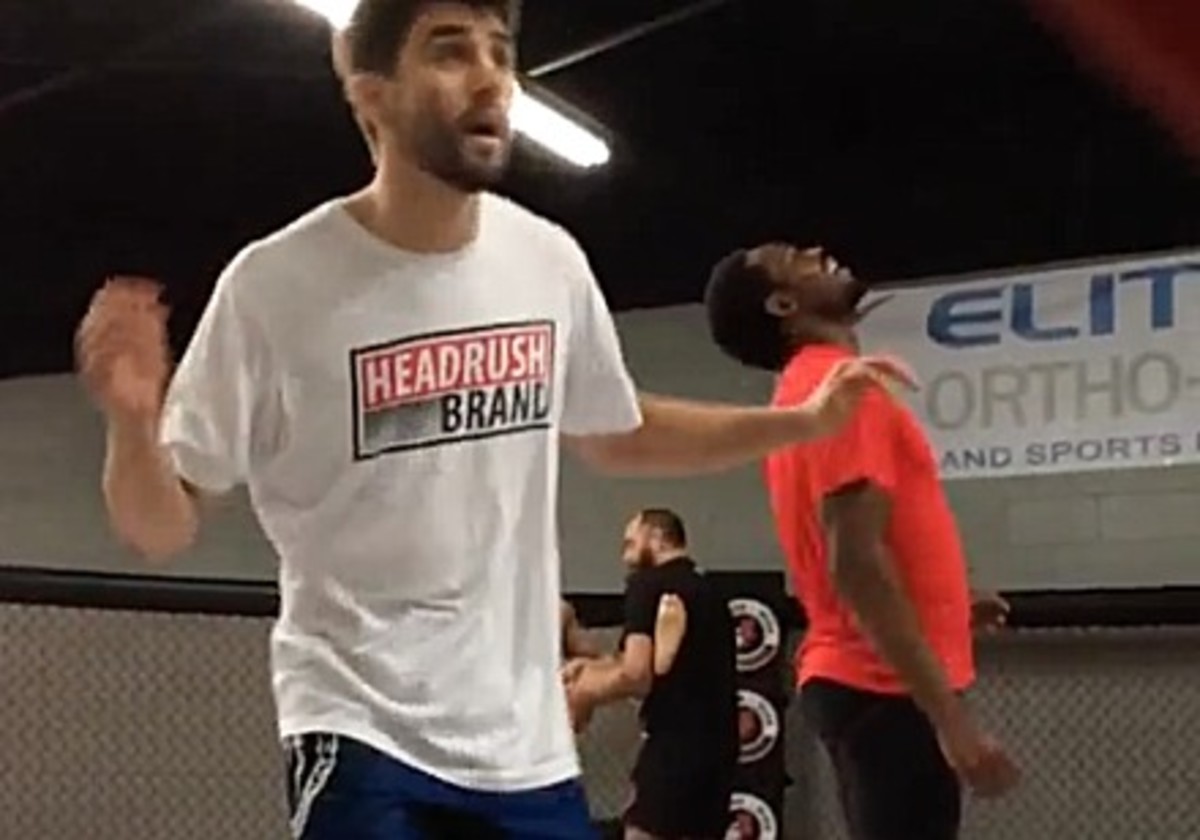 Blog Video: Jon Jones and Carlos Condit's Impromptu UFC Dance-Off ...