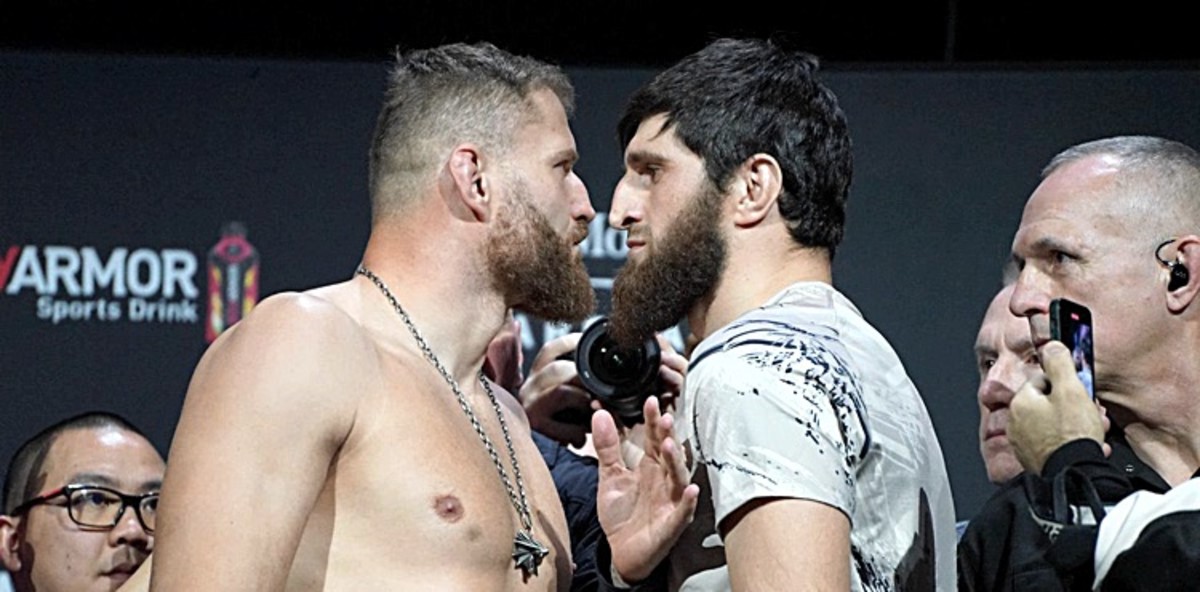 Jan Blachowicz and Magomed Ankalaev fight to a split draw in UFC 282 ...