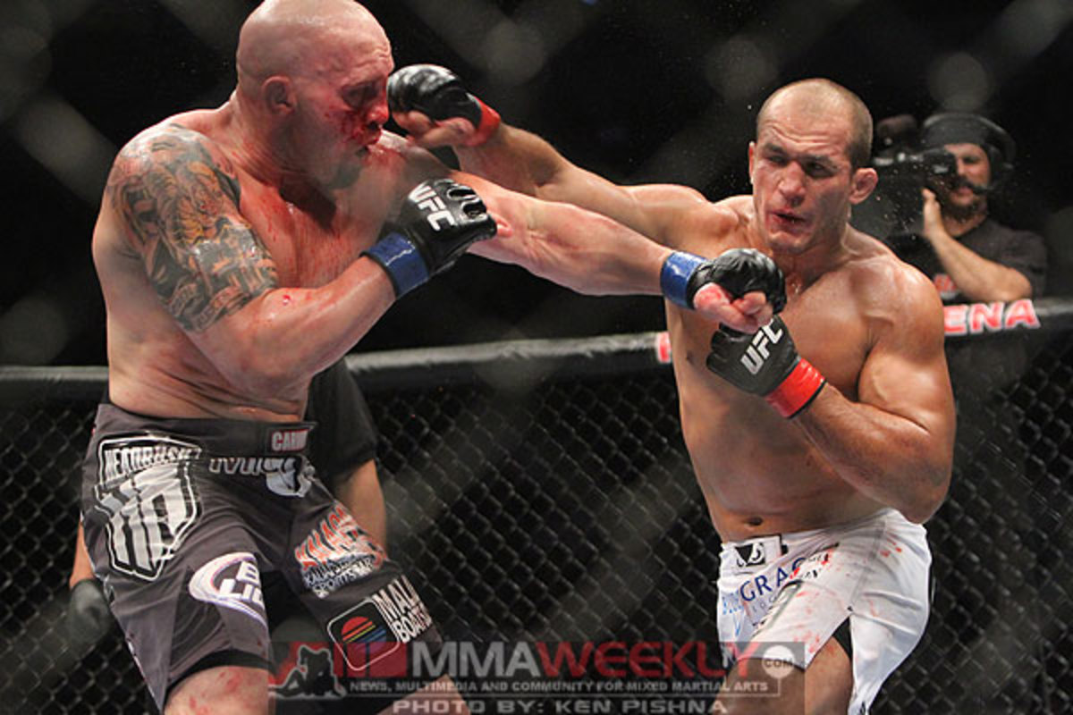 UFC 131 dos Santos vs. Carwin Play-by-Play: Junior dos Santos vs. Shane ...