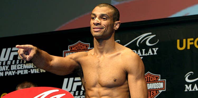 UFC 184 Results: Roan Carneiro Puts Mark Munoz to Sleep in Prelims ...