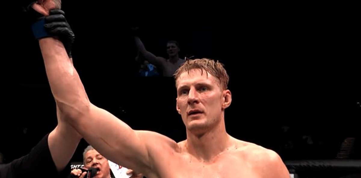 Alexander Volkov stops Jairzinho Rozenstruik in the first at UFC Vegas ...