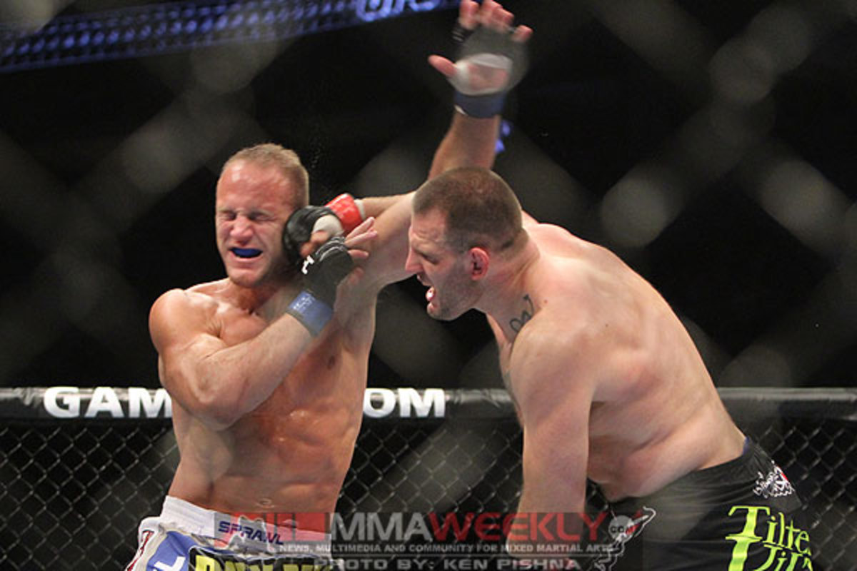 UFC 131 dos Santos vs. Carwin Play-by-Play: Jon Oliv Einemo vs. Dave ...
