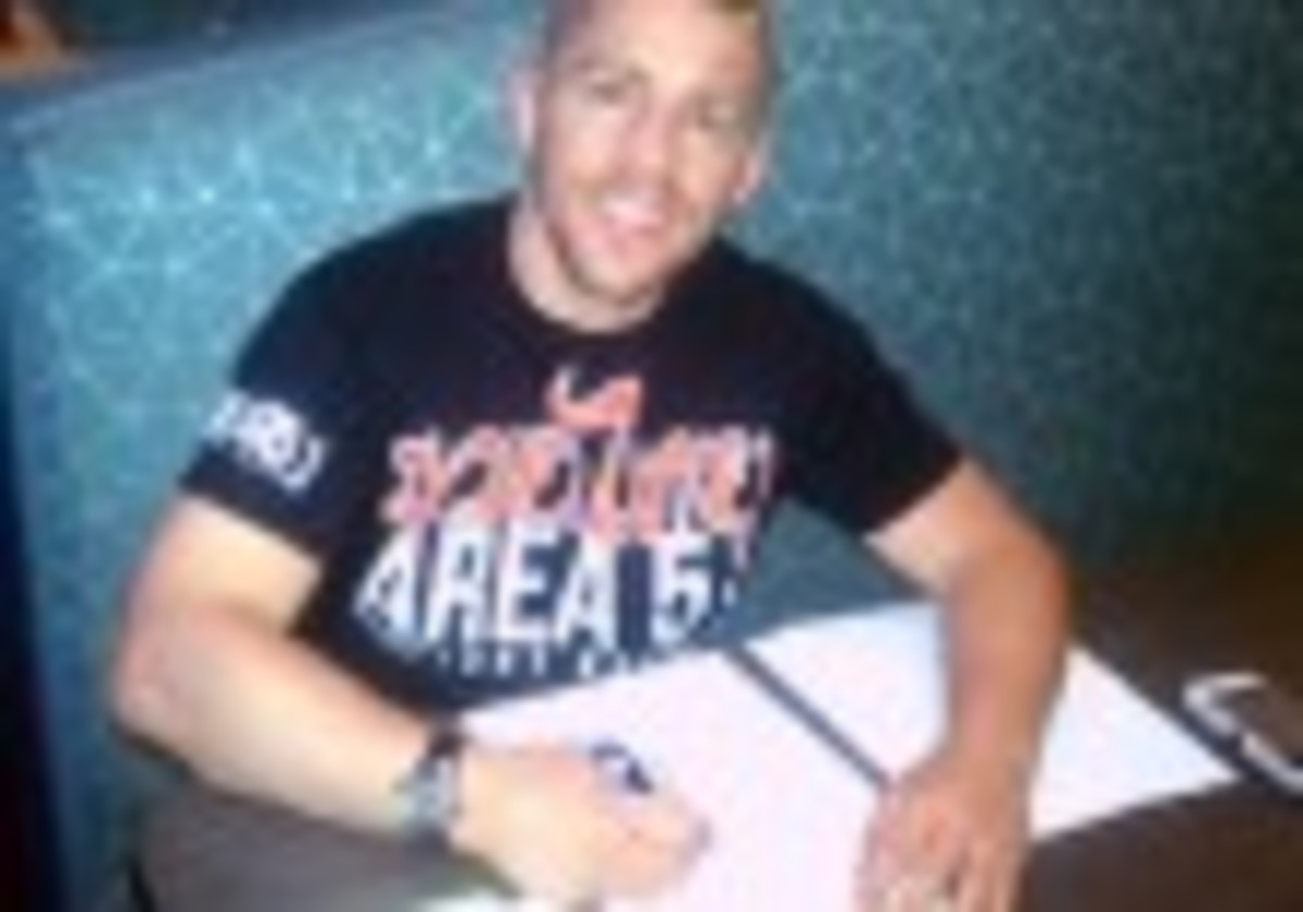 Duane Ludwig Signs Che Mills Bout Agreement and New Four-Fight UFC ...