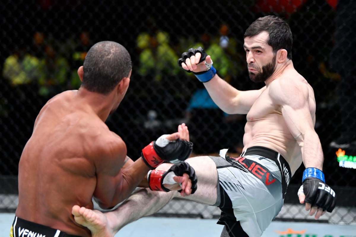 UFC Vegas 30 Bonuses: Raoni Barcelos vs. Timur Valiev earn Fight of the ...