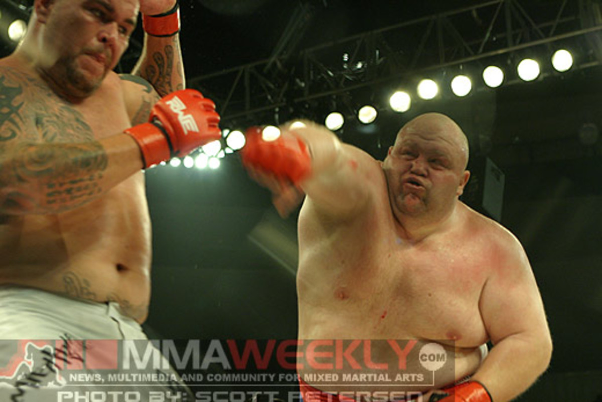 ROTR 8 Results: Upsets And Big Breaks - MMAWeekly.com | UFC and MMA ...