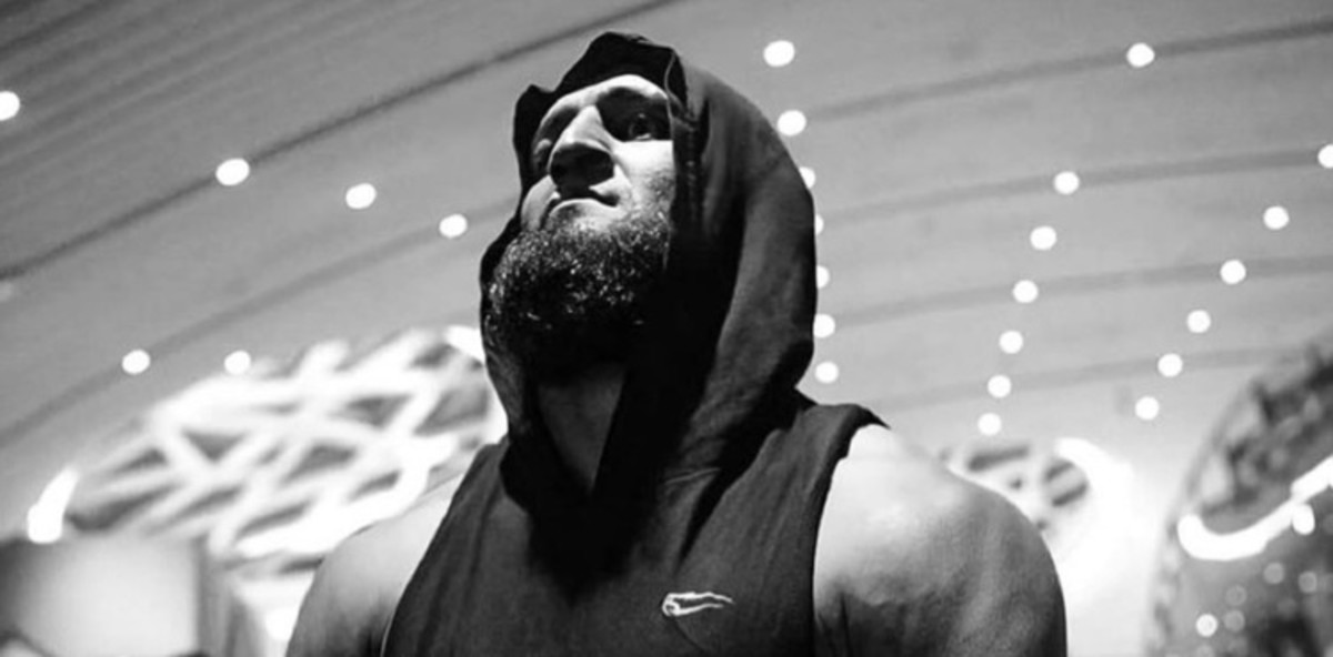 Khamzat Chimaev looks massive in new photo - MMAWeekly.com | UFC and ...