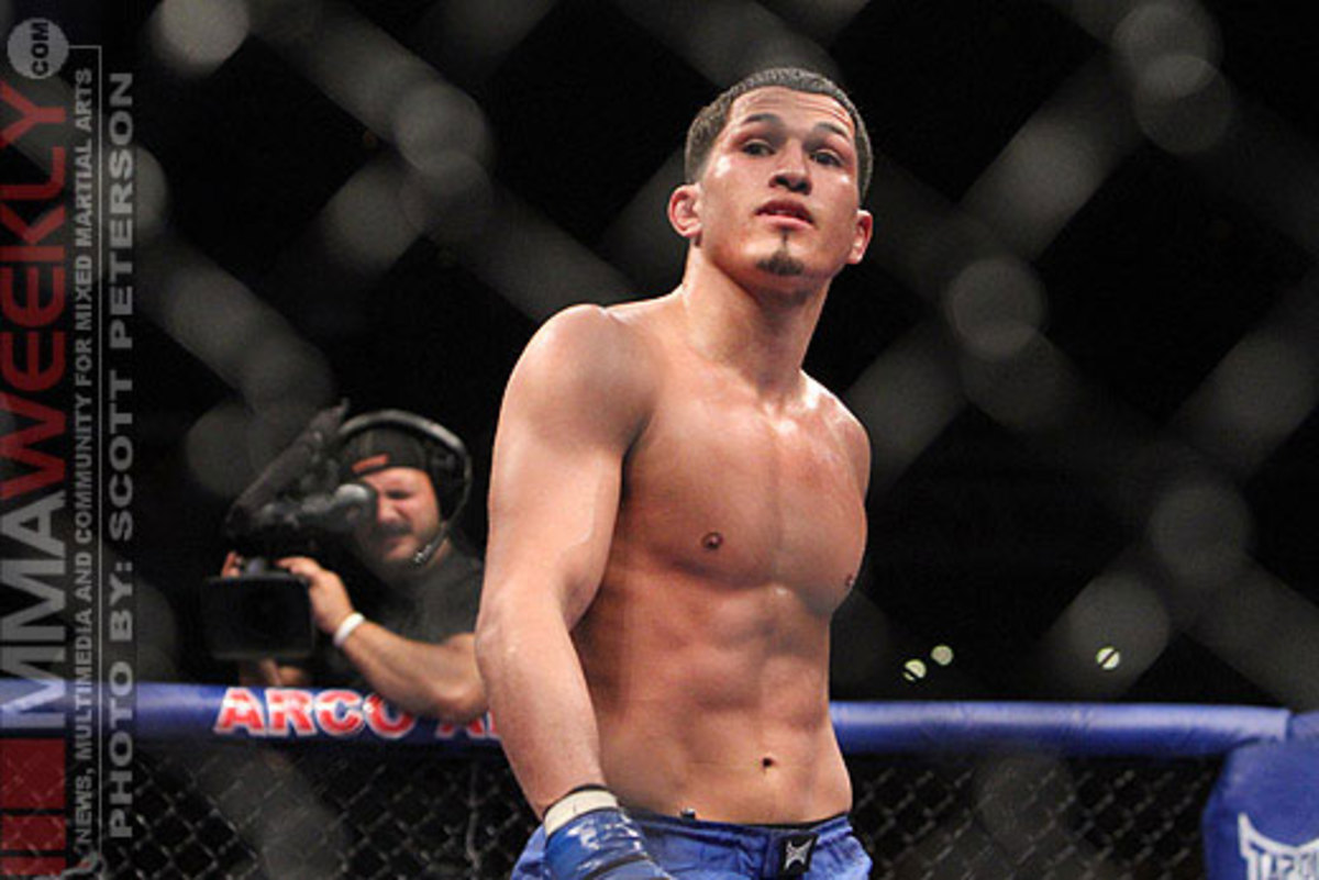 Anthony Pettis Kick