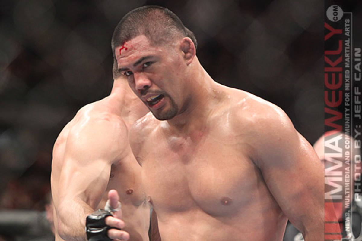 UFC 123 Preliminary Bout Results: Brian Foster and Mark Munoz Shine ...