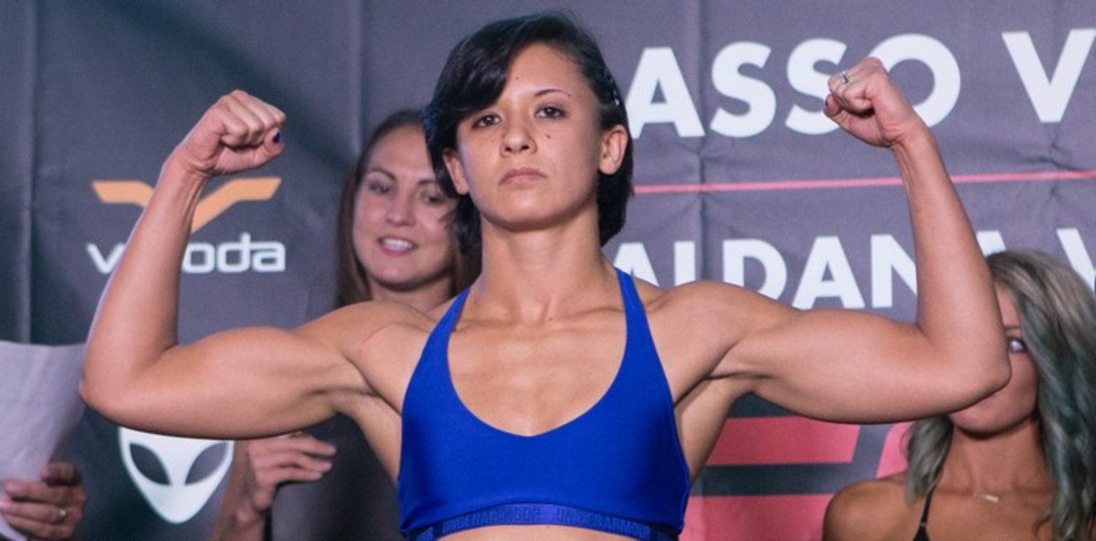 Tessa Simpson is Punching Her Way to an Invicta FC Title Shot, One ...