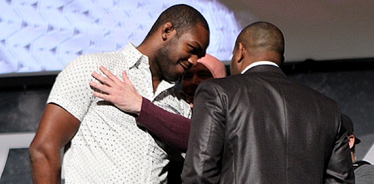 UFC 197 Free Fight: Jon Jones Defends His Belt from Daniel Cormier ...