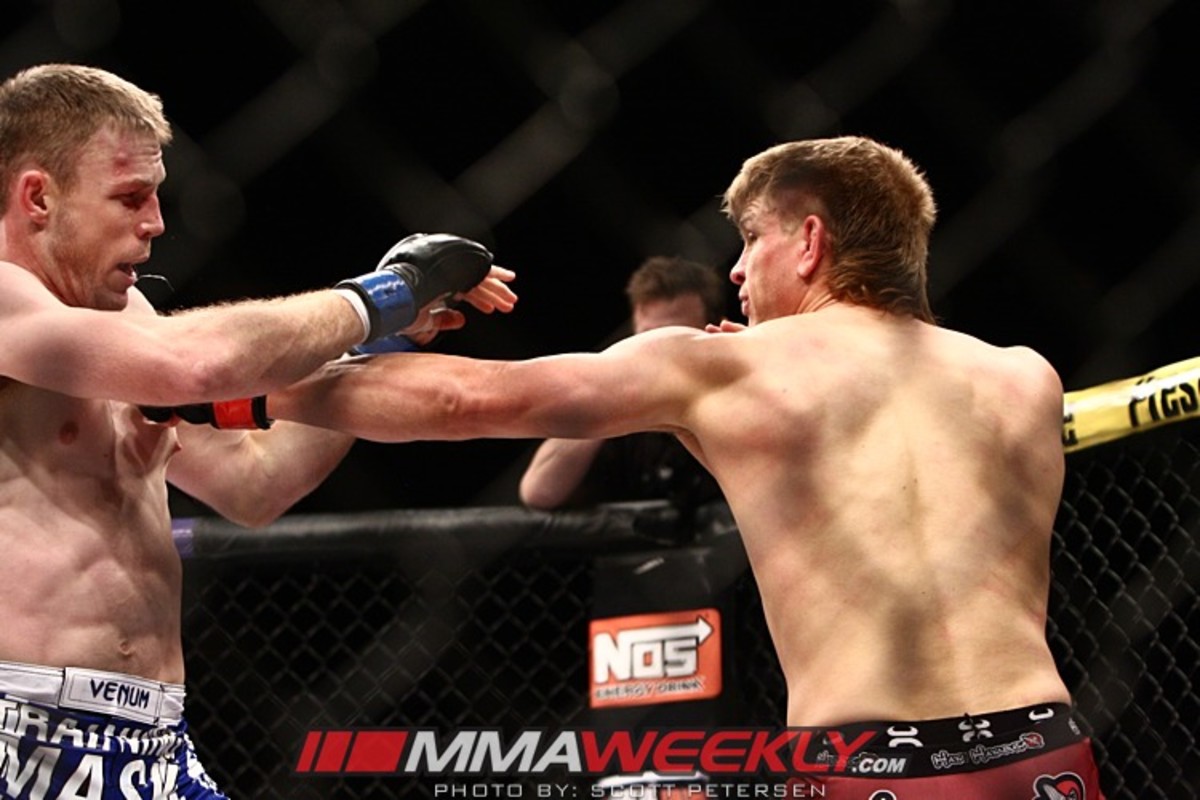 TUF 16 Finale Play-by-Play: Mike Pyle vs. James Head - MMAWeekly.com ...