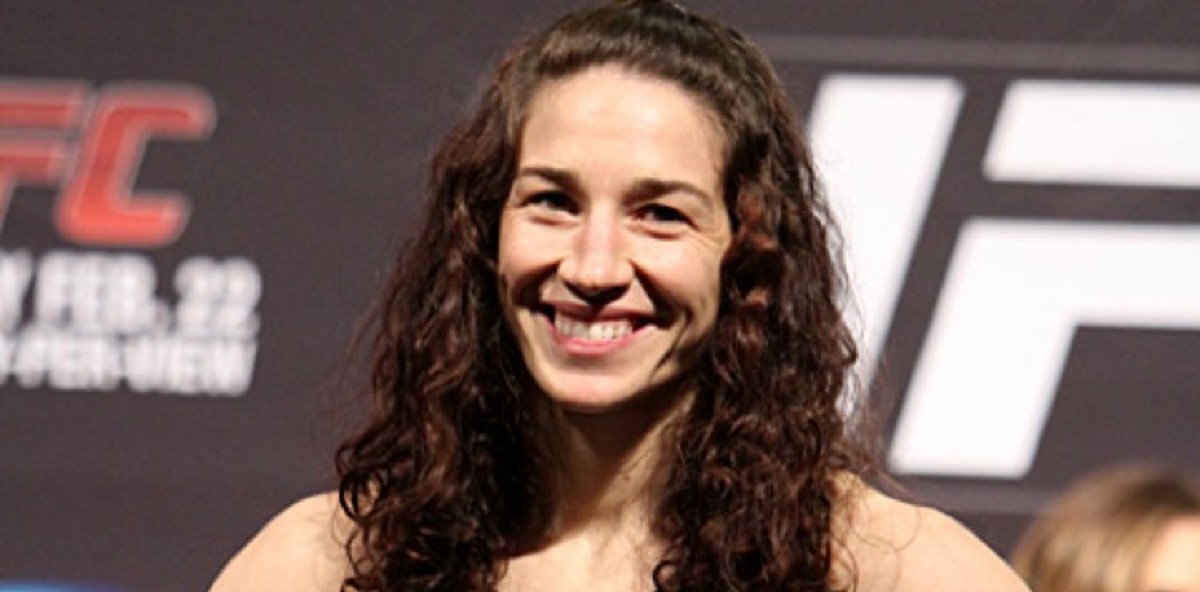 Sara McMann Squeezes Alexis Davis into Submission (TUF 24 Finale ...