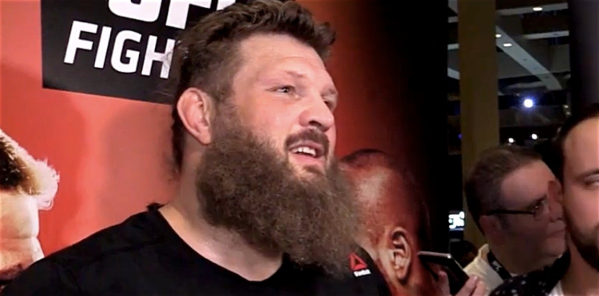 Roy Nelson Gets Penalty for Kicking Referee Reduced After Apology ...