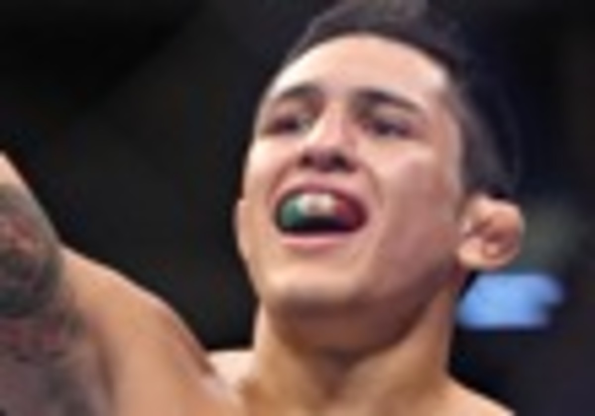 Erik Perez's 17-Second KO Promises Huge Future (UFC 150 Video ...