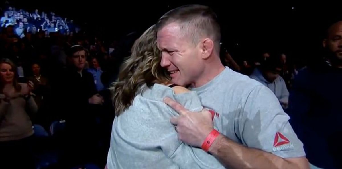 Matt Hughes Makes Emotional Walk to the Octagon at UFC St. Louis (Video ...