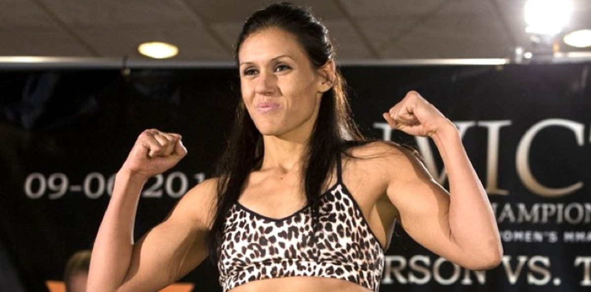 DeAnna Bennett Constantly Changing to Keep Invicta Foes on Their Toes ...