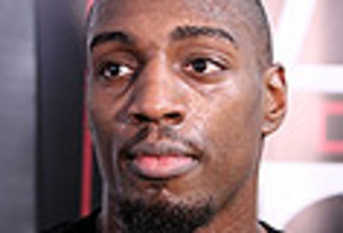 Fighting a Brazilian in Brazil, Phil Davis Already Knows He's the Bad ...