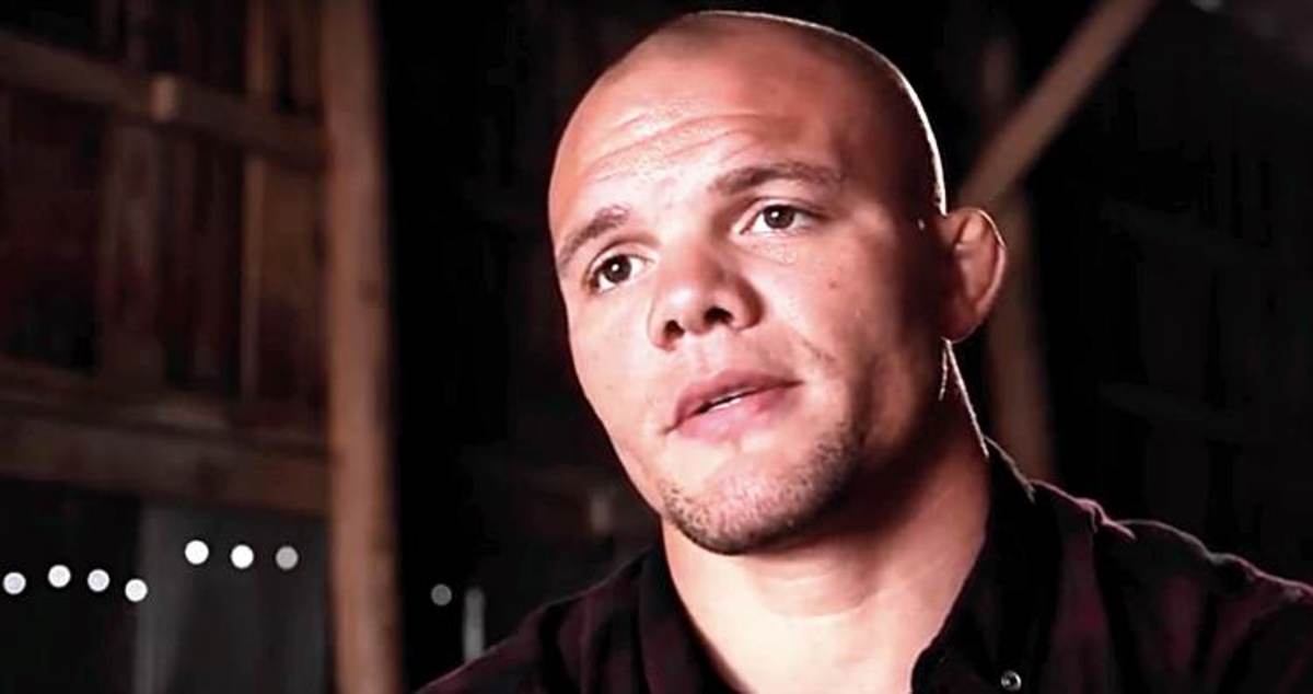 Anthony Smith gives brutal analysis of Francis Ngannou's boxing: 'He's ...