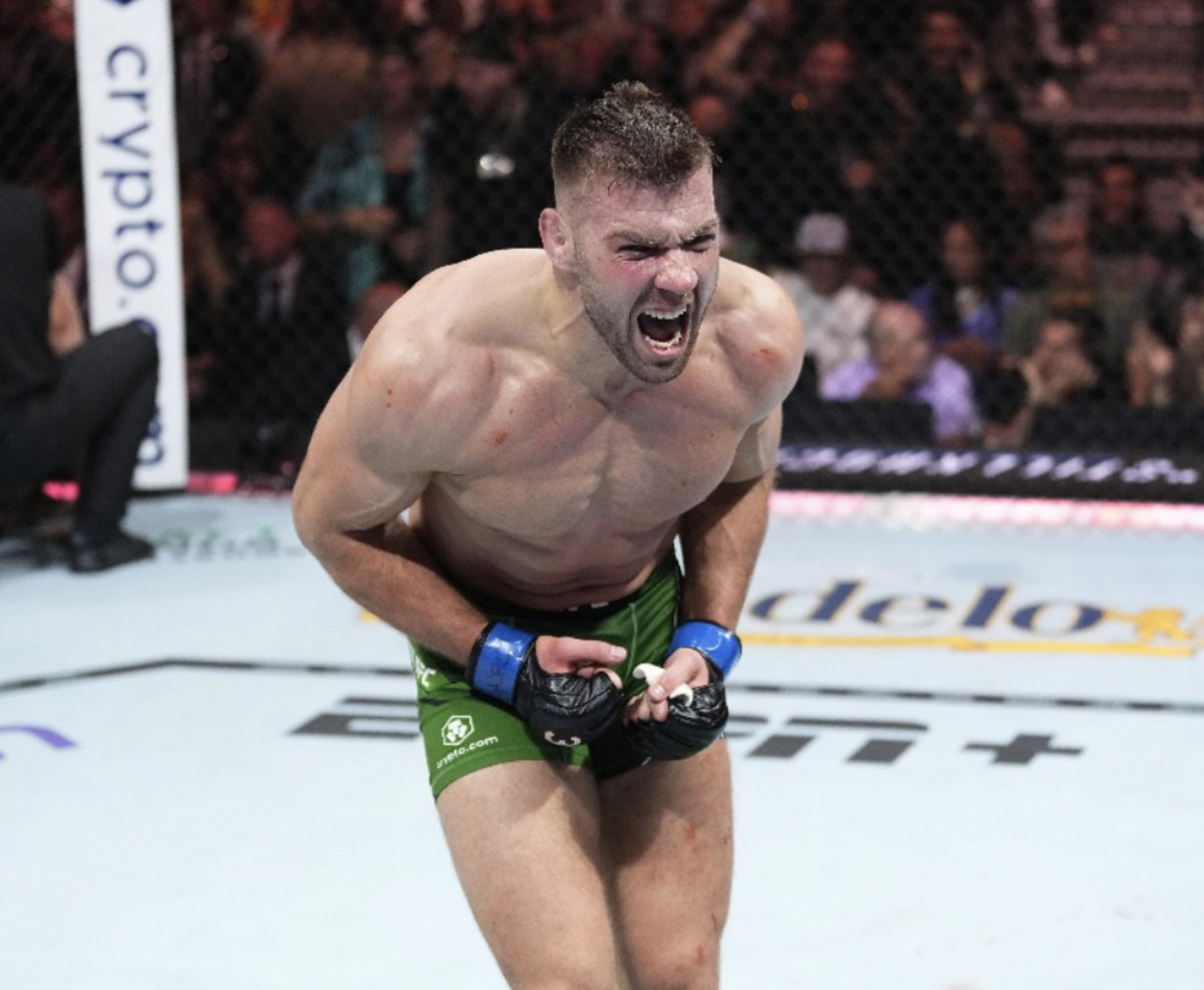 UFC 290 Bonuses: Dricus du Plessis banks a bonus for Robtert Whittaker ...