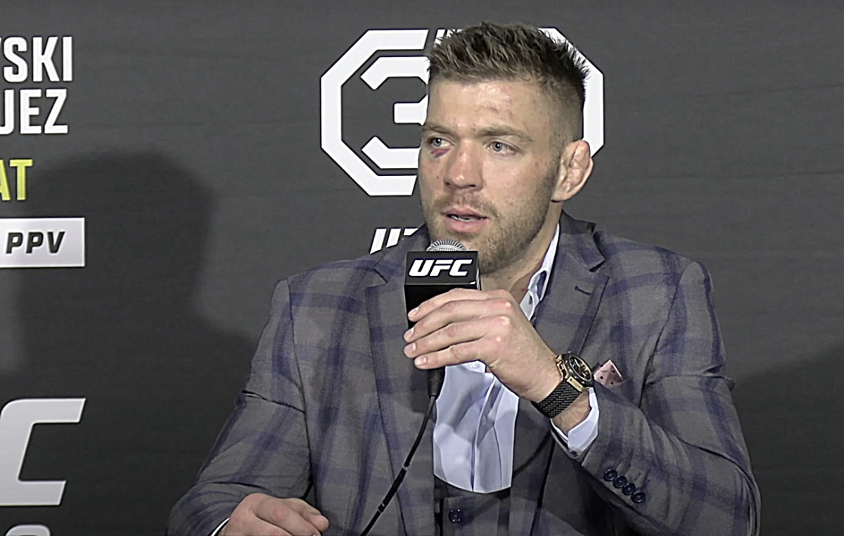 Dricus du Plessis said Israel Adasanya behaved like a 'clown' and a ...