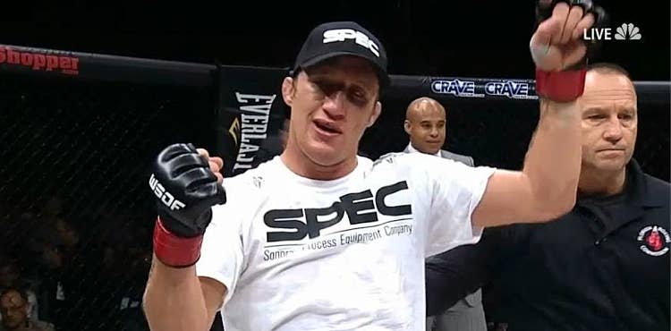 Justin Gaethje Survives Near Finish to Stop Michael Johnson with Knees ...