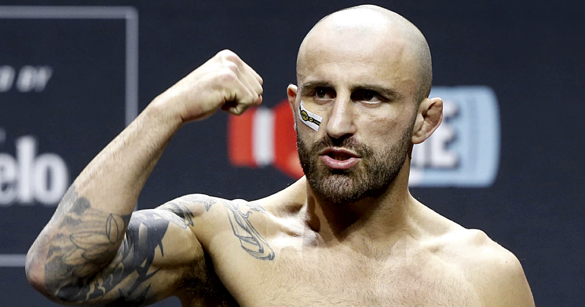 Alexander Volkanovski defeats Diego Lopes in UFC 325 main event - MMA ...